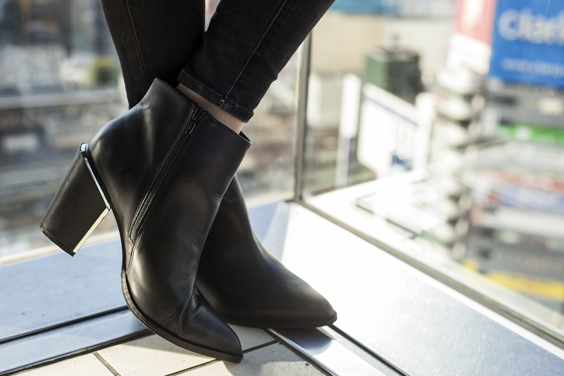 You say goodbye, and I say hello - Samantha Mariko